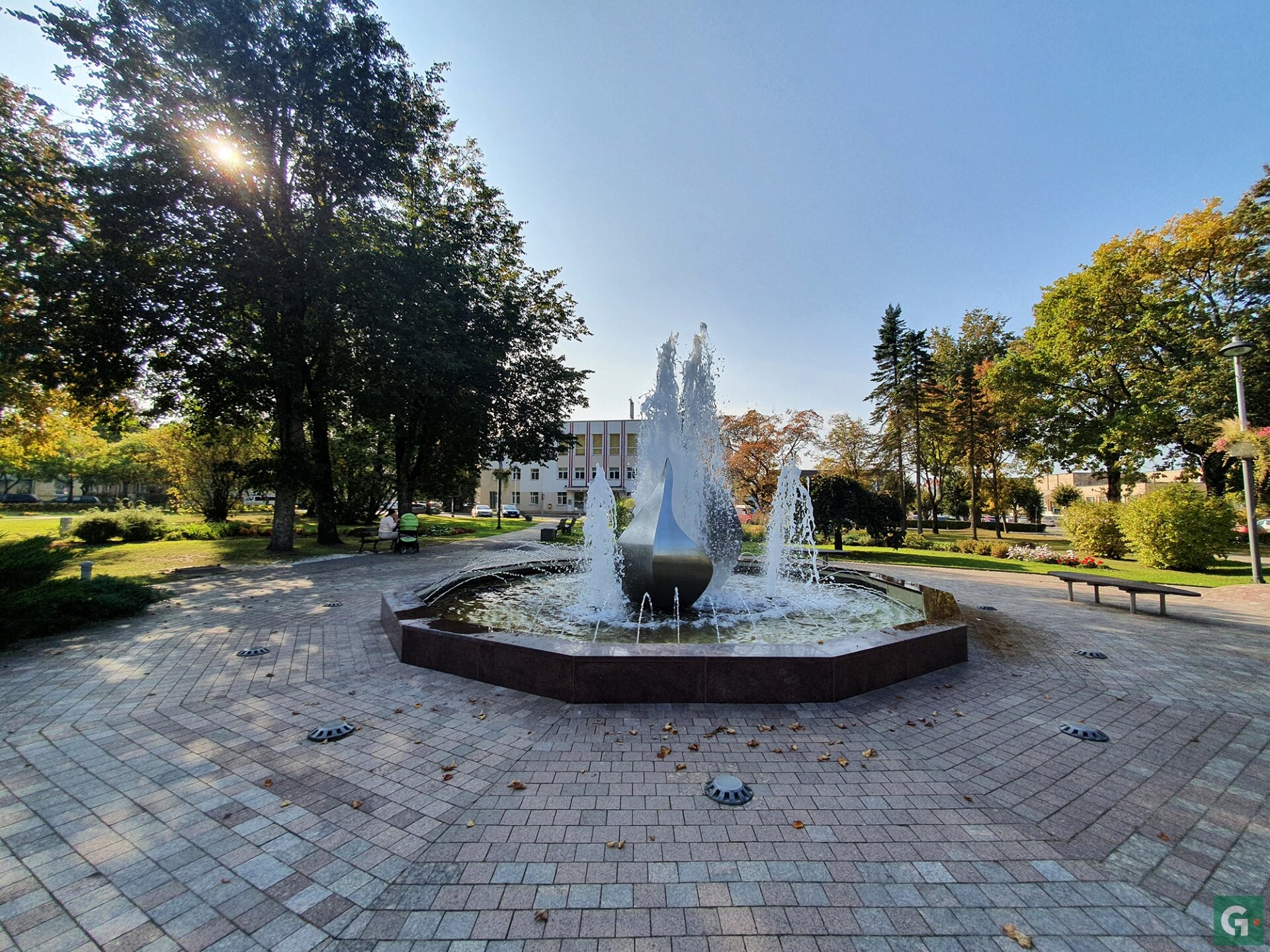 Visitgulbene | Centrālais skvērs ar strūklaku “Pakur, pakur….”